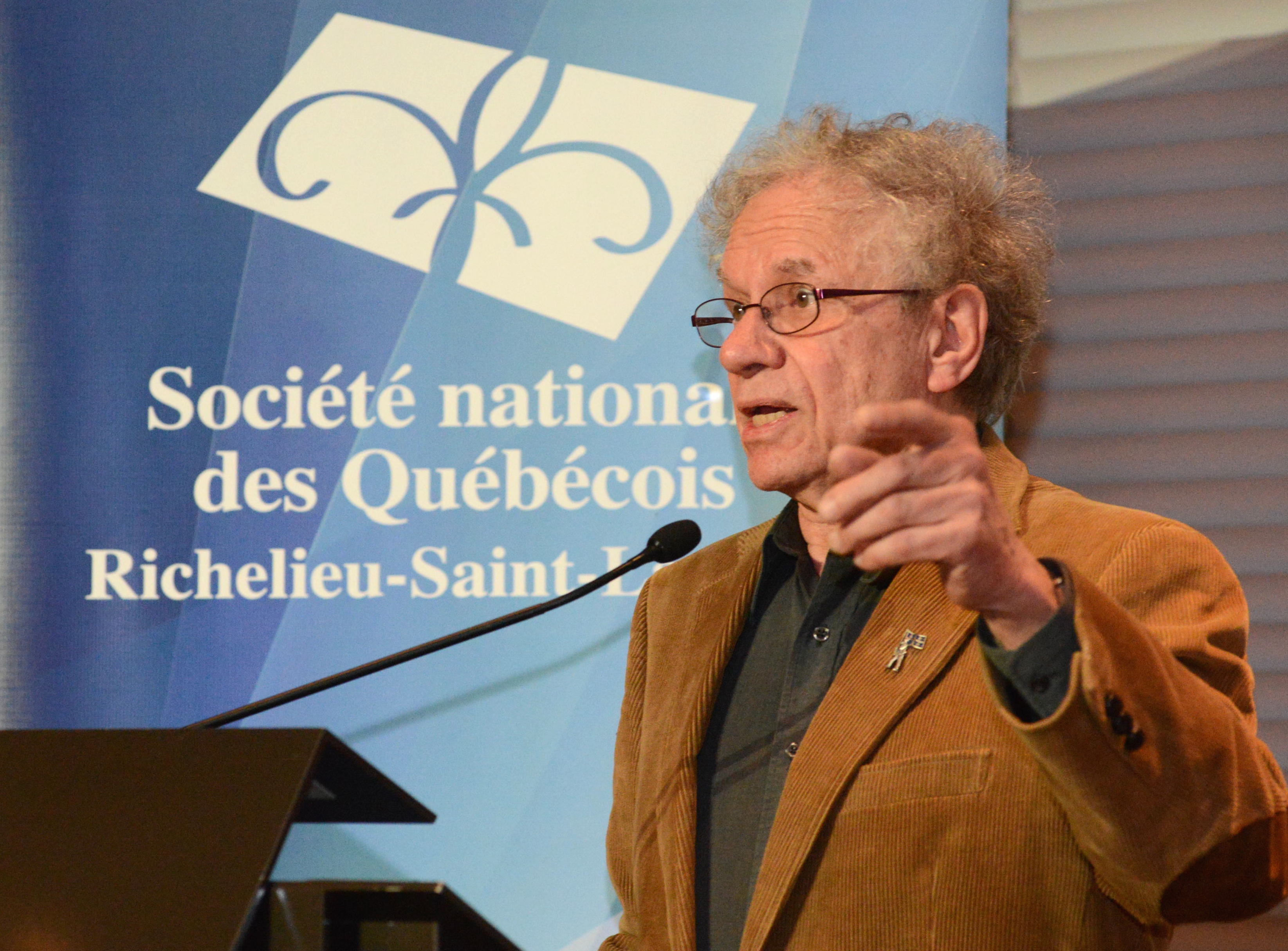 Yves Beauchemin reçoit le prix La Rose de LaRochelle - Journal Le ...