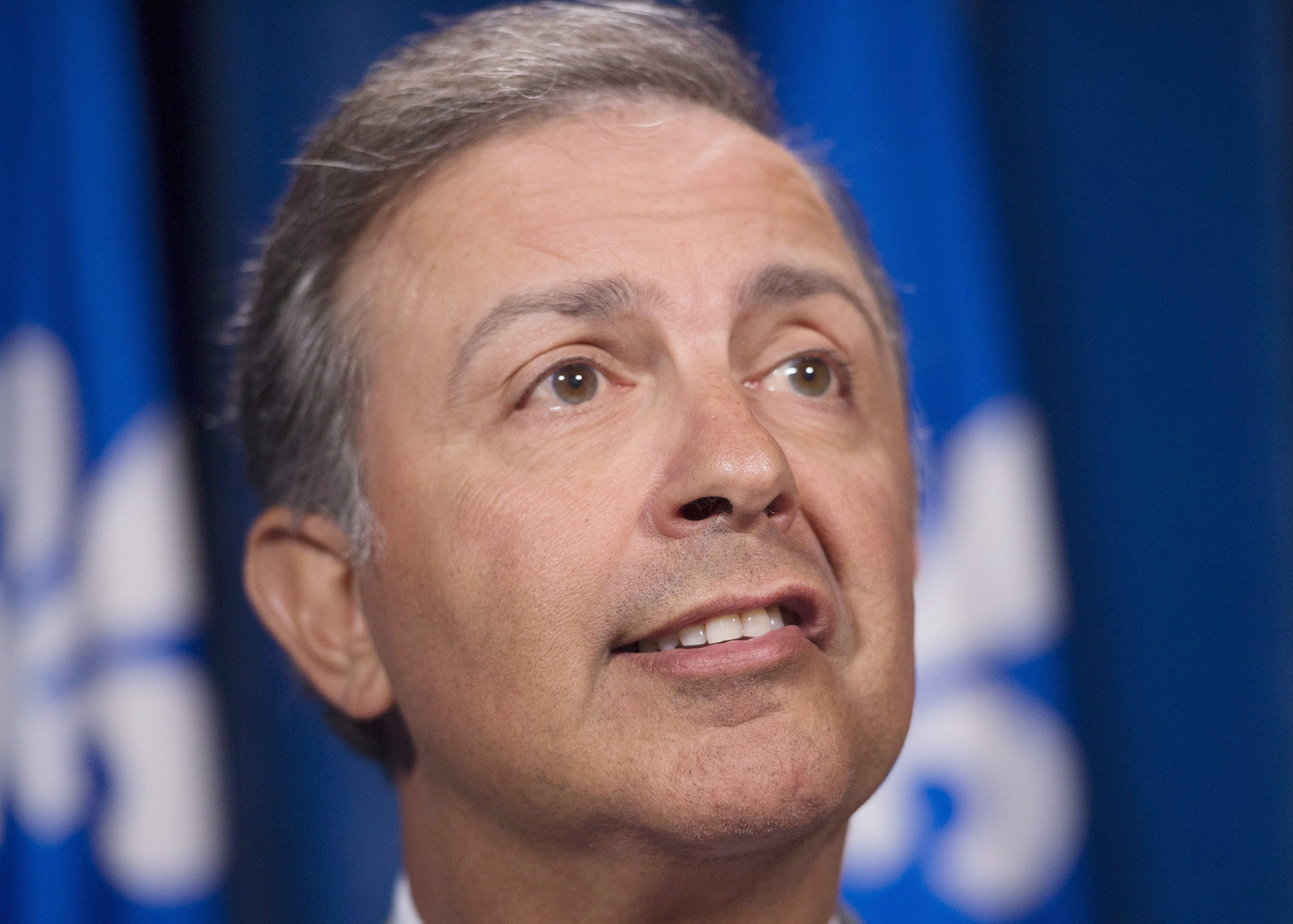 Sam Hamad rend les armes et redevient simple député - Journal Le ...